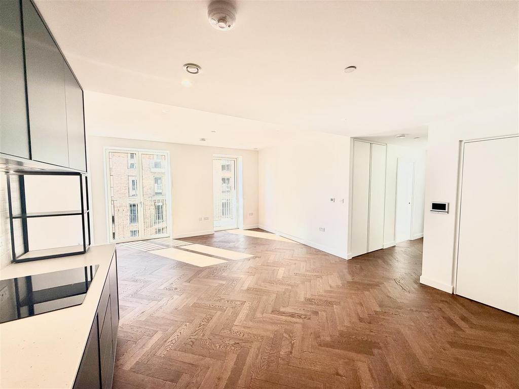 10 Parkview Avenue, London NW2 2 bed apartment - £2,600 pcm (£600 pw)