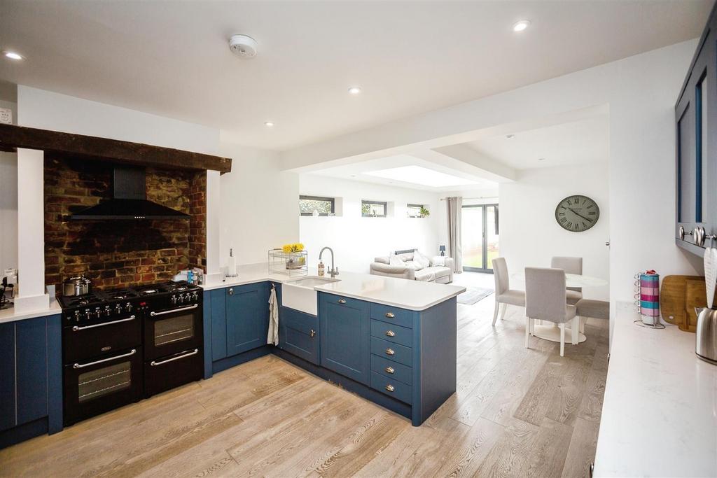 Forge Lane, Upchurch 3 bed house - £400,000