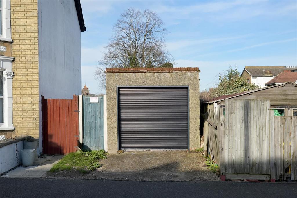 390 Brighton Road, South Croydon CR2 Garage for sale - £25,000