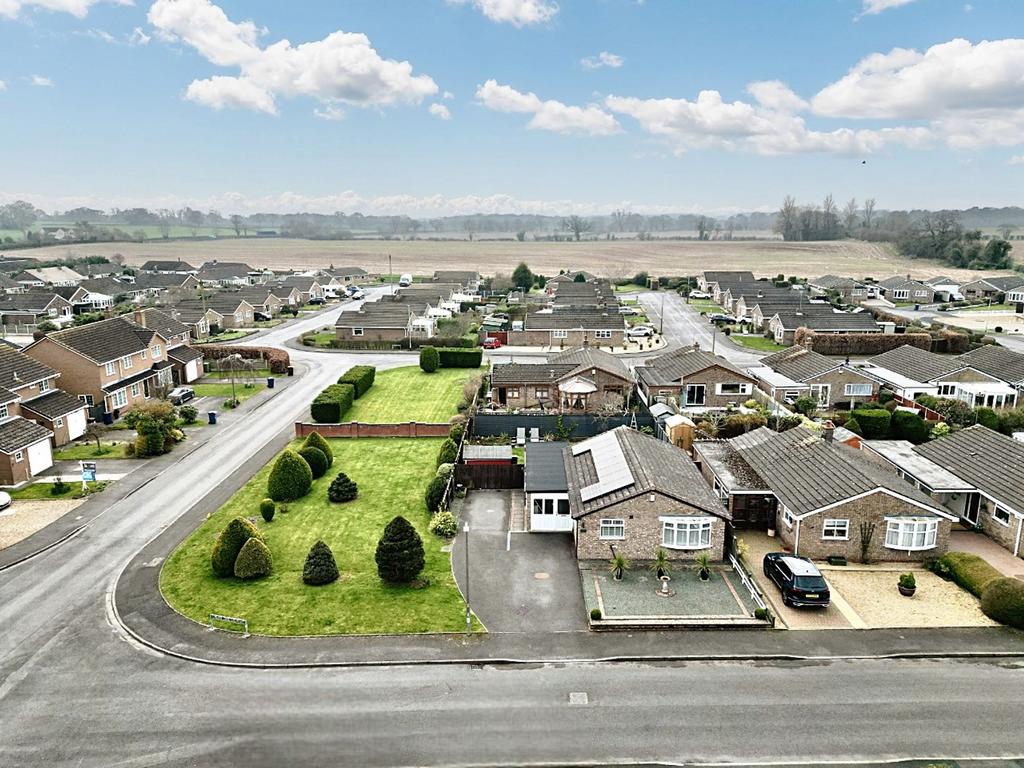Cherry Tree Crescent, Great... 2 bed detached bungalow for sale - £340,000