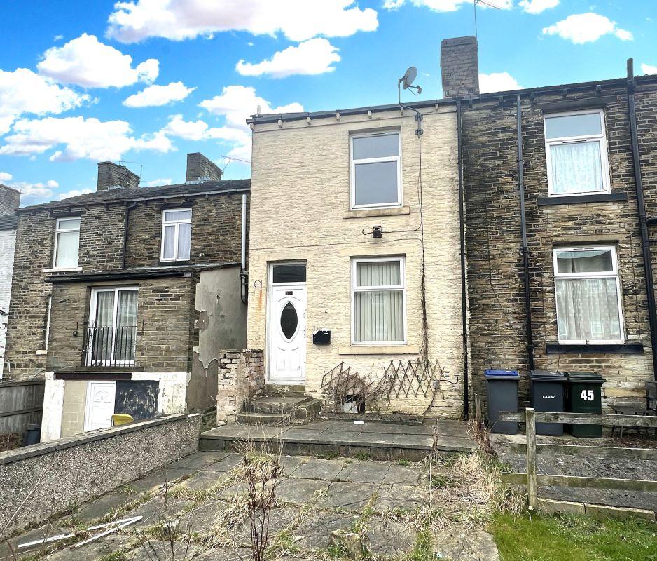 51 Broadstone Way, Bradford, BD4 9RX 2 bed terraced house - £50,000