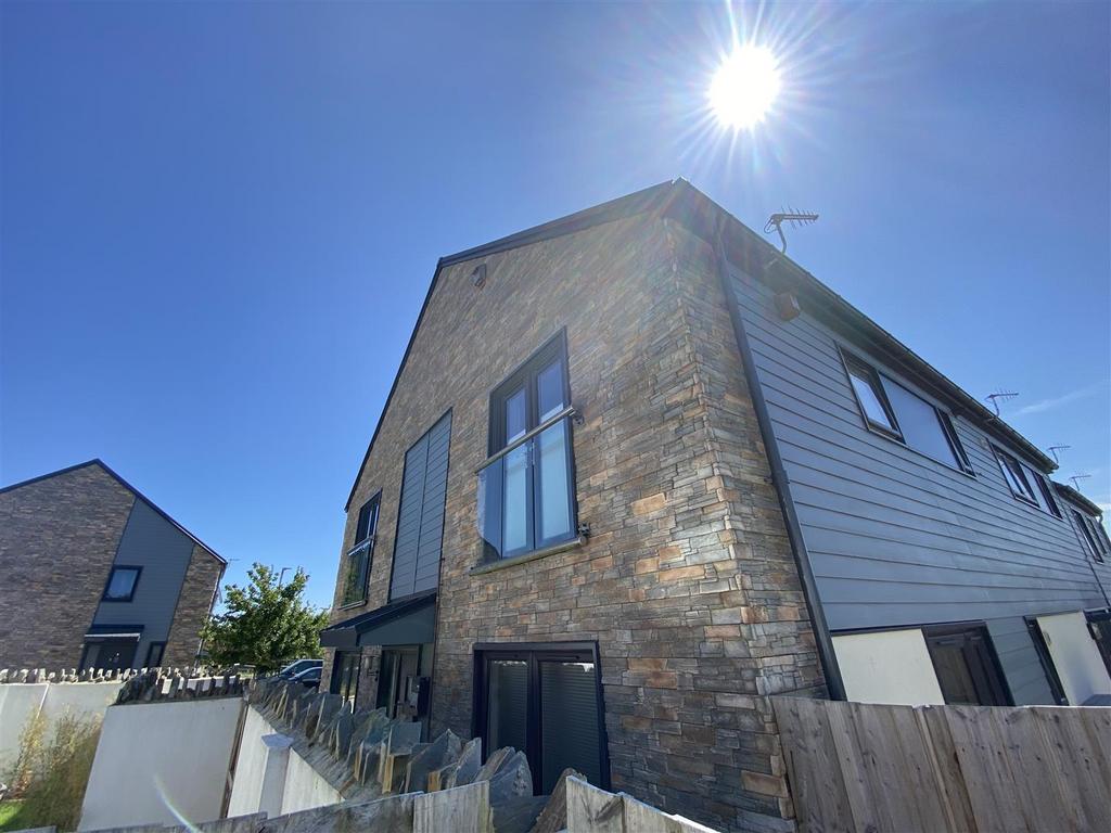 Juniper Close, Bodmin, PL31 1 bed flat - £700 pcm (£162 pw)