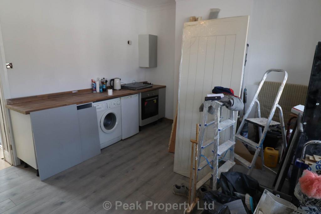 Beaufort Street, Southend On Sea SS2 2 bed maisonette - £1,200 pcm (£ ...