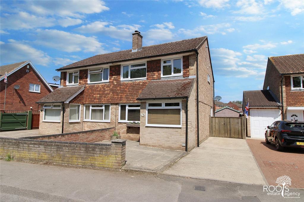 Lower Way, Berkshire RG19 3 bed semi-detached house - £360,000