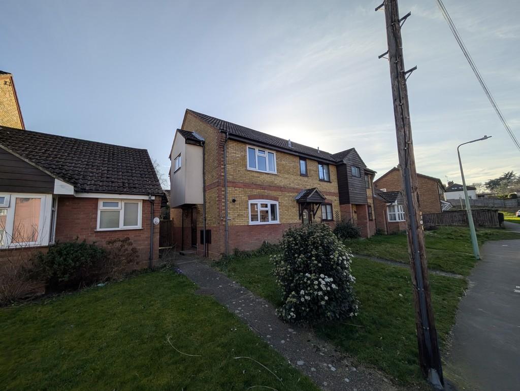 Mill Road, Saxmundham 2 bed end of terrace house - £800 pcm (£185 pw)