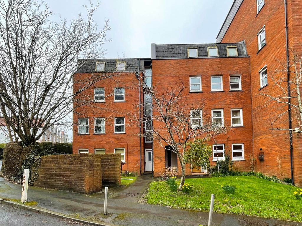 Alma Court, Bristol BS8 2 bed flat - £1,500 pcm (£346 pw)