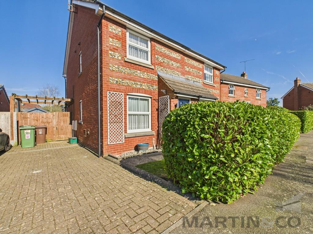 Puddingstone Drive 2 bed semi-detached house - £2,100 pcm (£485 pw)