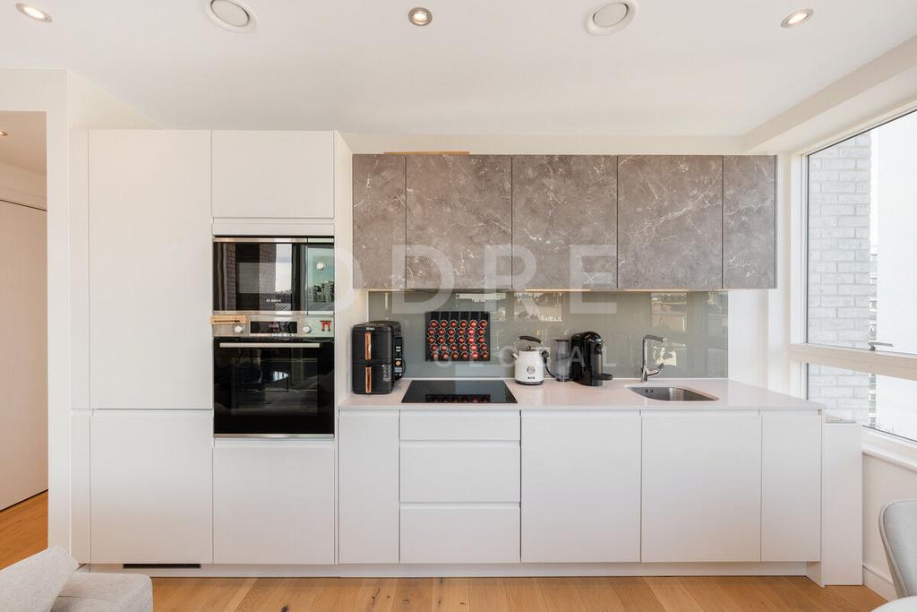 Grant Road, london, SW11 2 bed apartment - £580,000