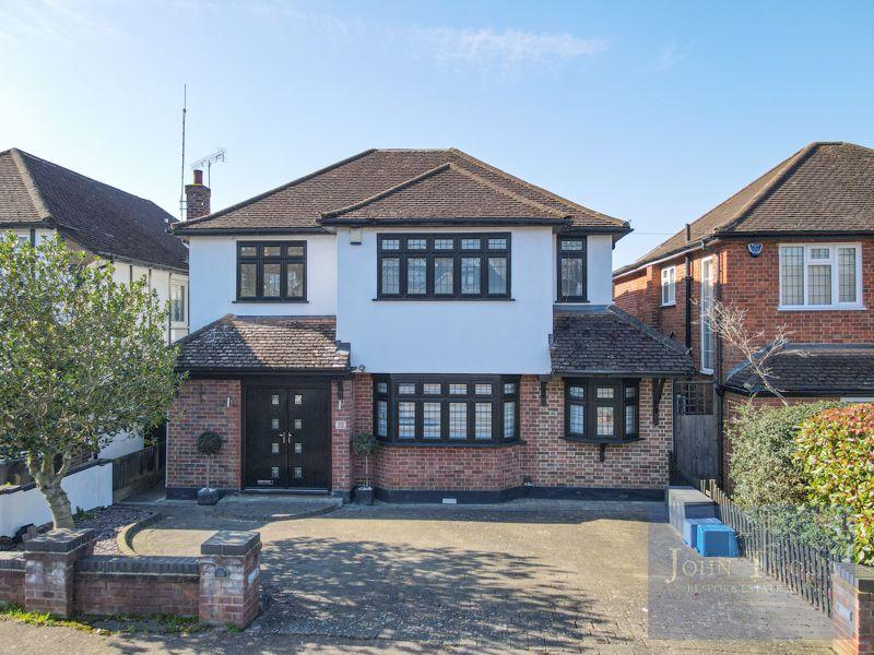 Dacre Gardens, Chigwell IG7 5 bed detached house for sale - £1,200,000