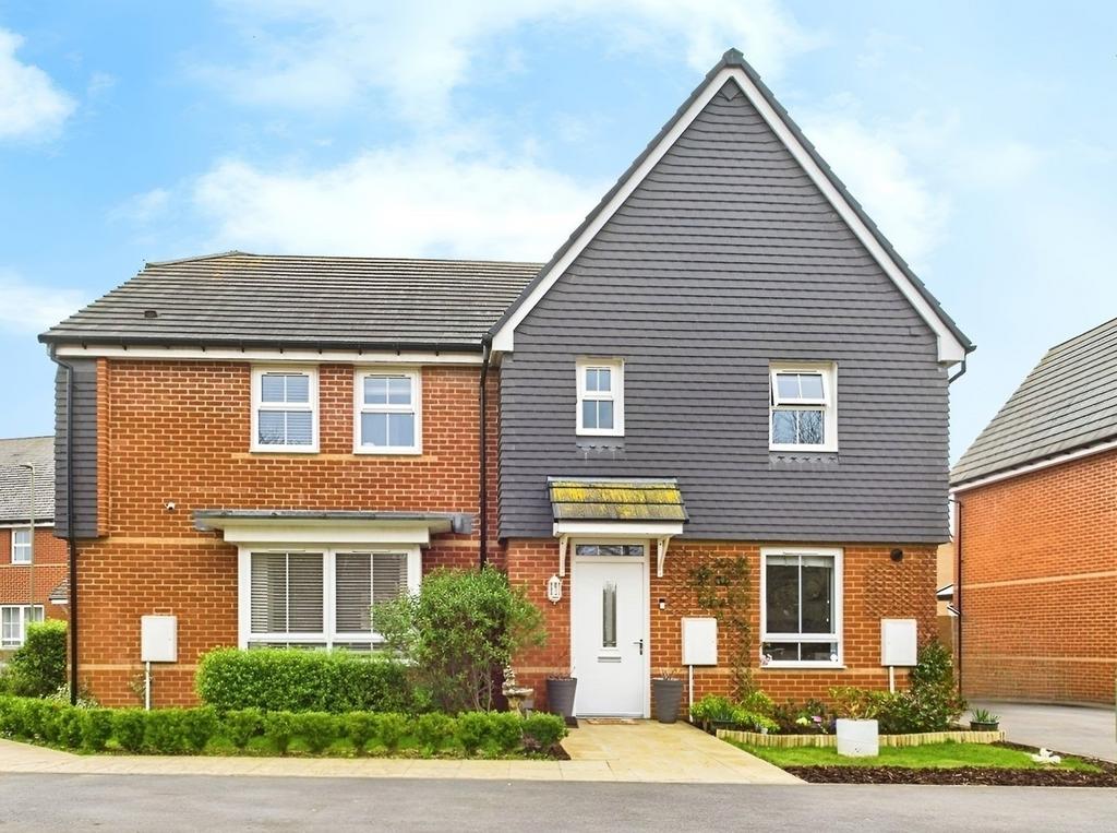 Rosier Close, Southampton SO31 3 bed semi-detached house - £400,000