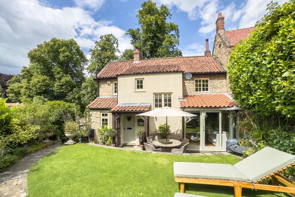 Dog Kennel Lane, Thornton-Le-Dale... 2 bed house - £495,000