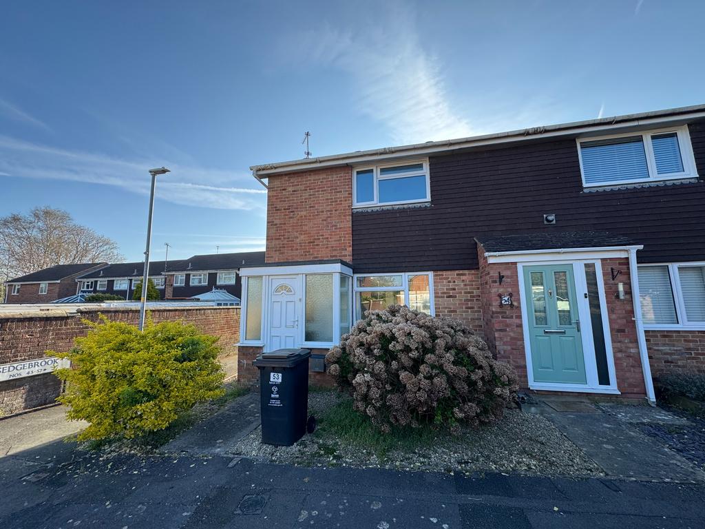 Sedgebrook, Liden, Swindon, SN3 2 bed terraced house - £1,100 pcm (£254 pw)