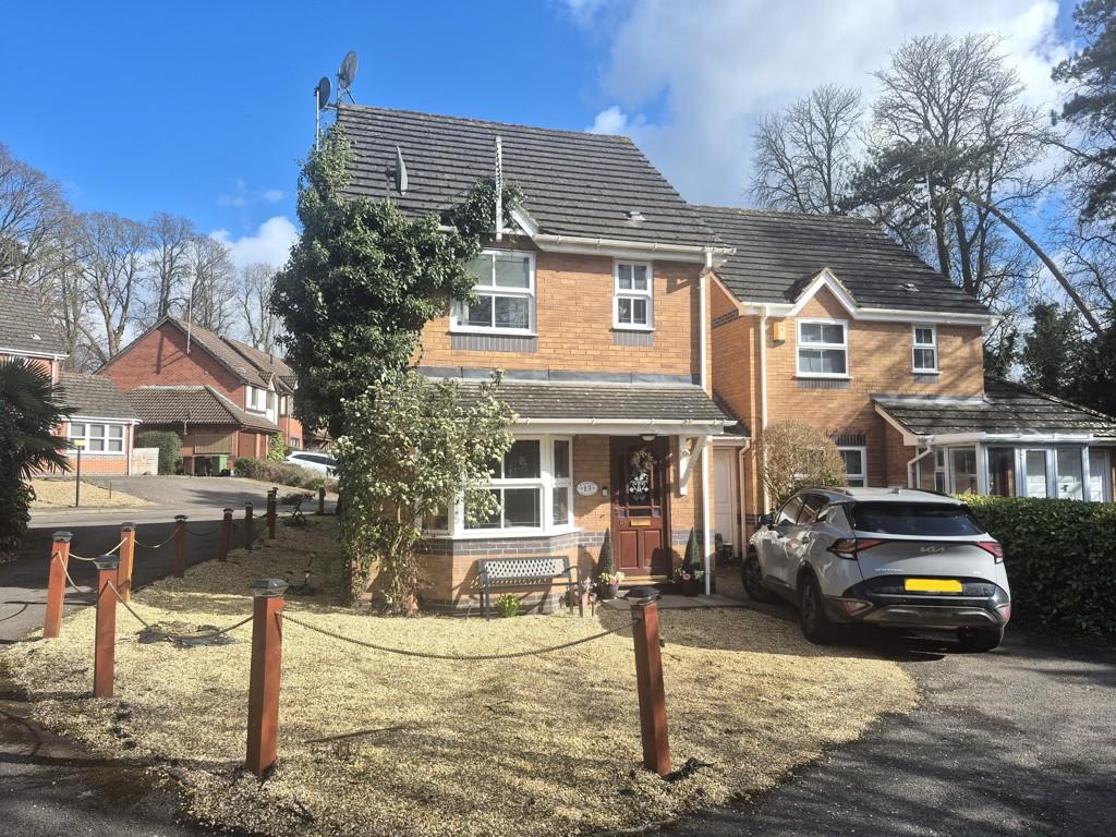 The Mallows, Maidstone, Kent, ME14 2PX 3 bed link detached house for ...