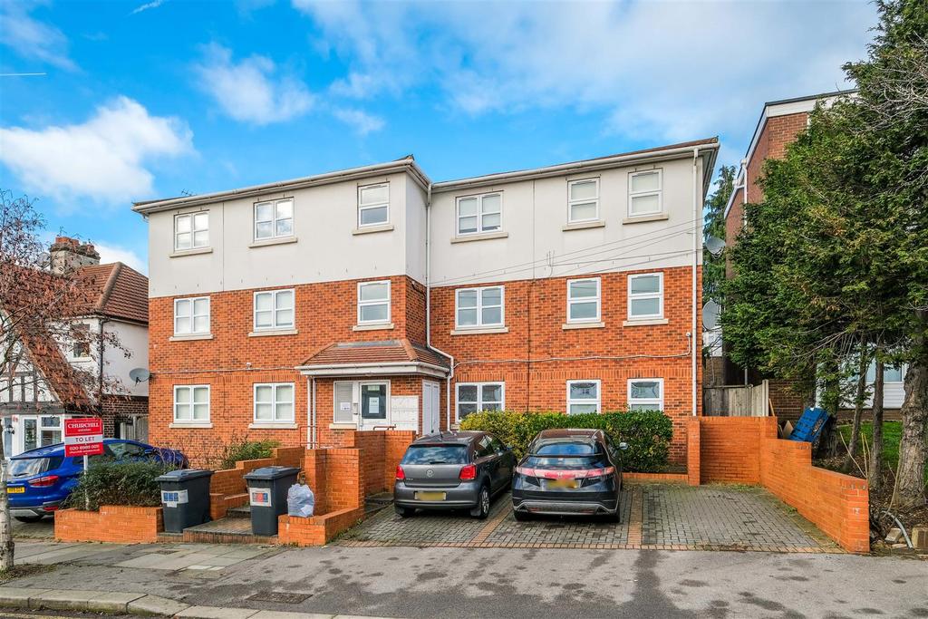 Wanstead Lane, Ilford, IG1 1 bed ground floor flat - £1,295 pcm (£299 pw)