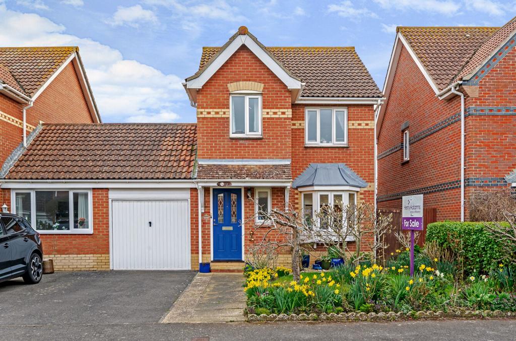 Pacific Way, Selsey, PO20 3 bed link detached house - £340,000
