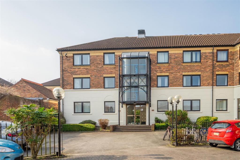 Postern Close, York, YO23 1JF 2 bed apartment - £1,250 pcm (£288 pw)