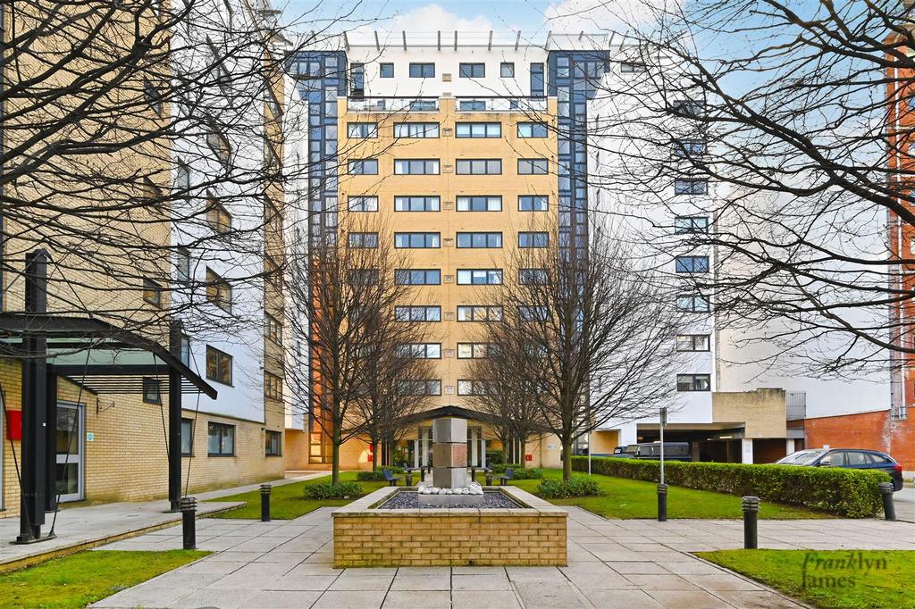 Ocean Wharf, Westferry Road, London, E14 1 bed apartment - £2,100 pcm ...