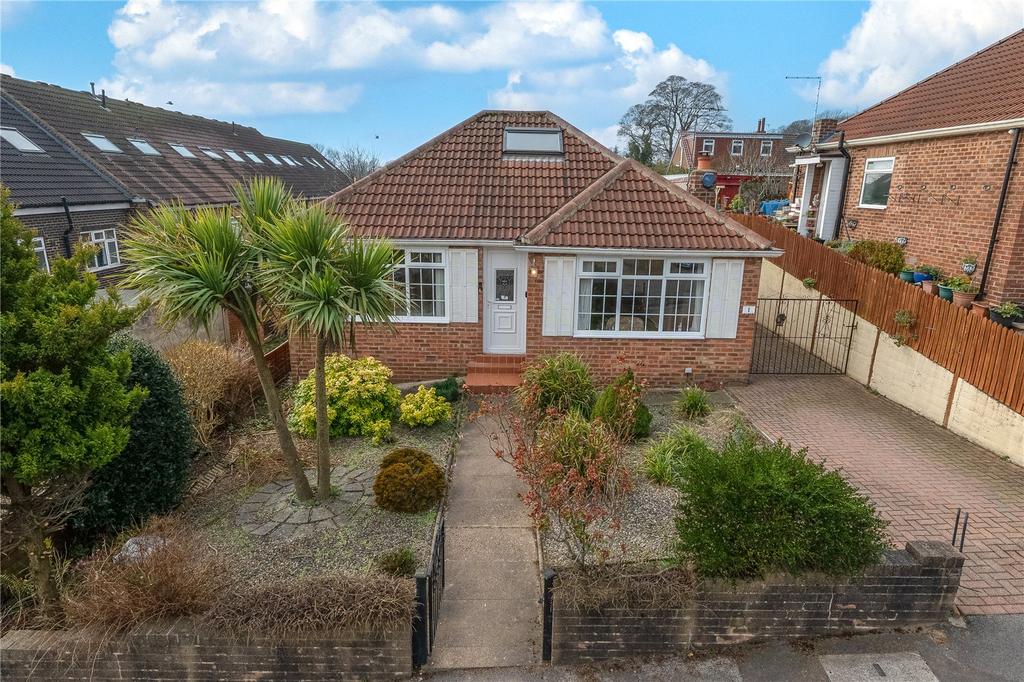 High Moor Grove, Leeds, West Yorkshire 2 bed bungalow for sale - £335,000