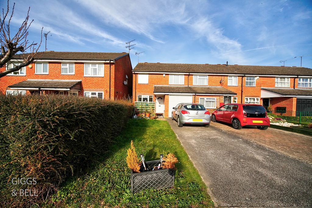 Whitwell Close, Luton, Bedfordshire, LU3 3 bed end of terrace house - £ ...