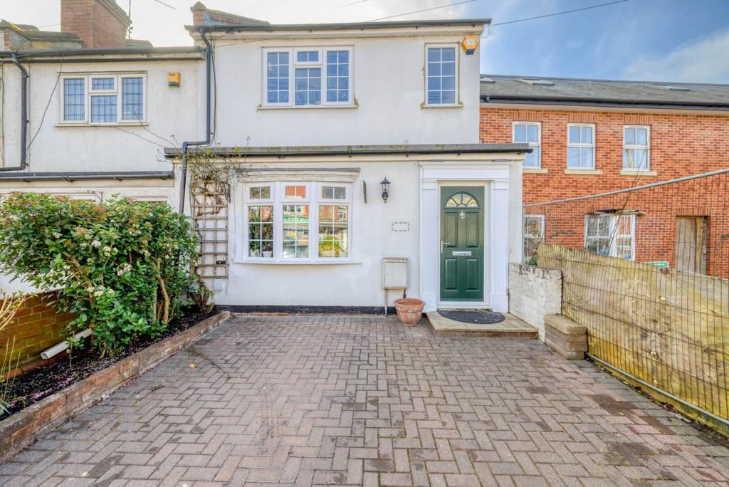 Gosbrook Road, Reading RG4 2 bed end of terrace house - £410,000