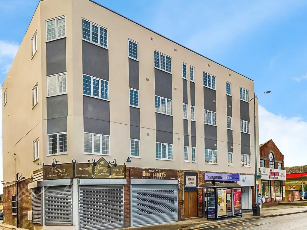13a High Street Strood ME2 1 bed apartment - £1,100 pcm (£254 pw)
