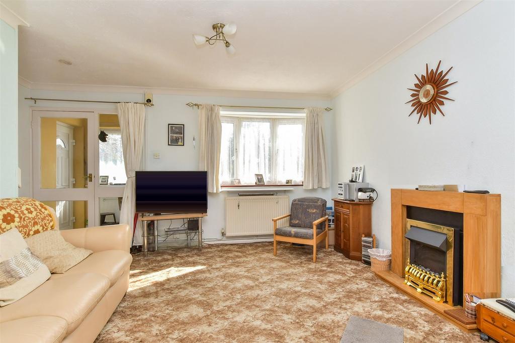 Linthouse Close, Peacehaven, East Sussex 2 bed semi-detached house - £ ...