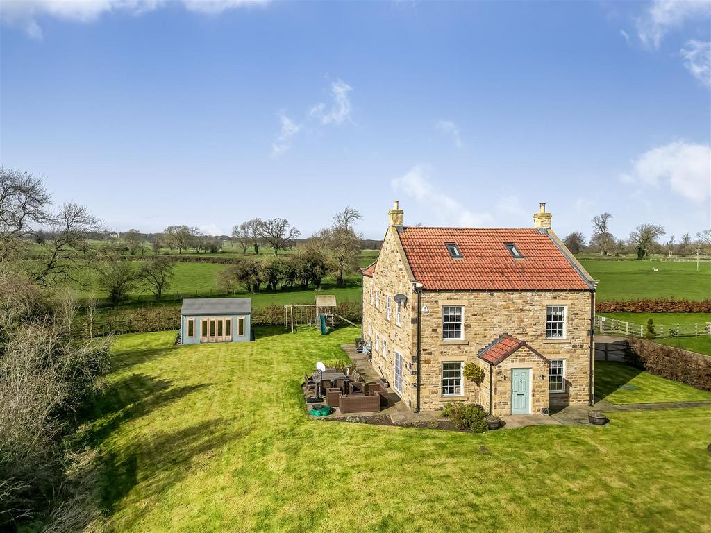 Pinkney Fields, Hackforth, Bedale 5 bed detached house - £725,000