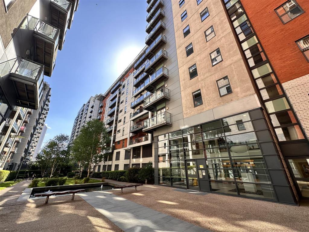 Barton Place, Hornbeam Way, Manchester 2 bed apartment - £1,200 pcm (£ ...