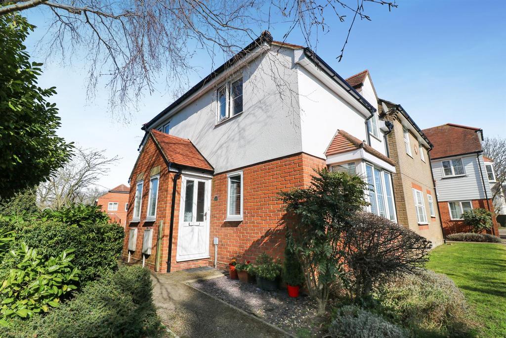 Shearers Way, Boreham, Chelmsford 1 bed maisonette - £180,000