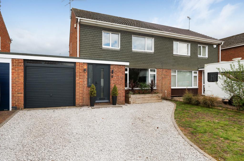 Lunds Farm Road, Woodley, Reading 3 bed semi-detached house for sale ...