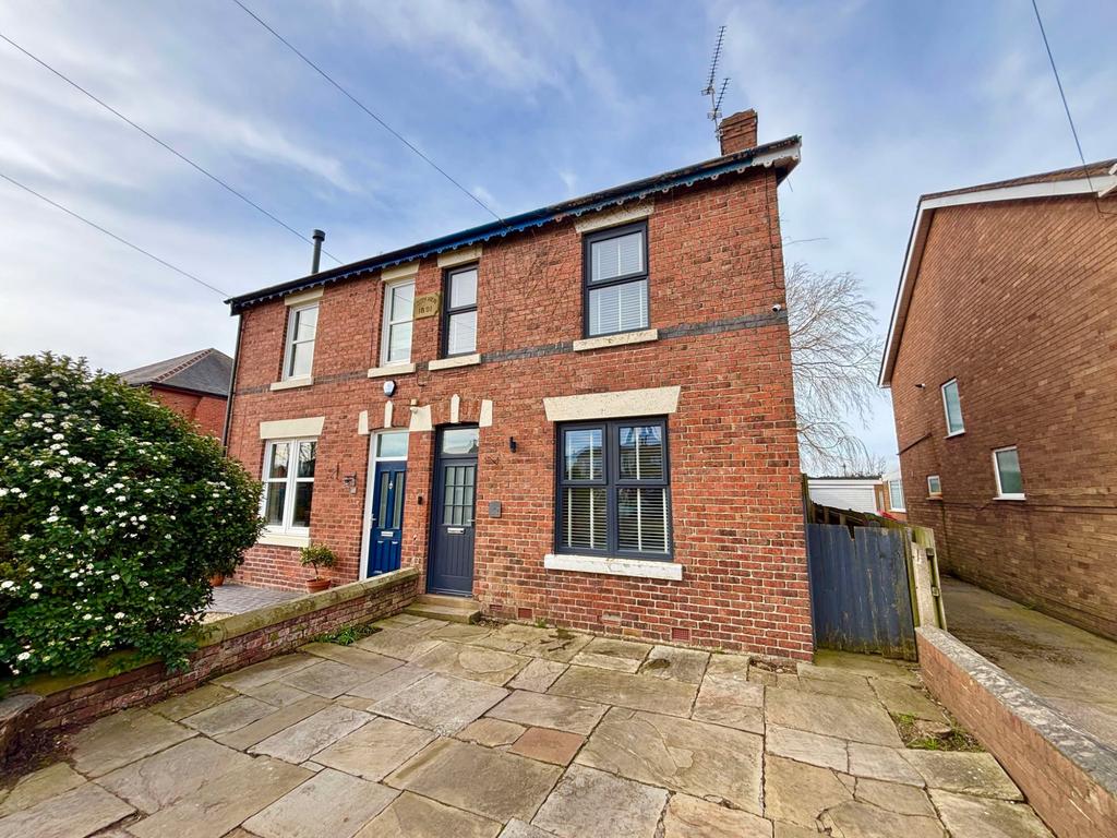 Blackpool Road, Poulton-Le-Fylde FY6 4 bed semi-detached house for sale ...