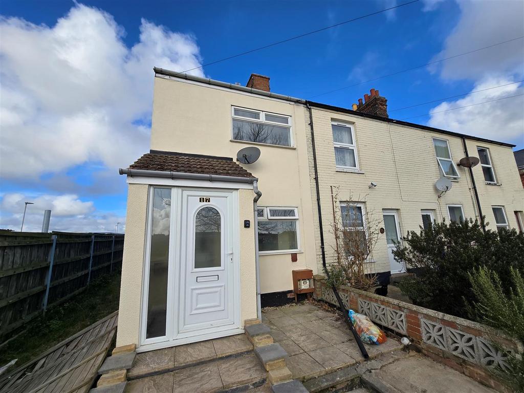 Rotterdam Road, Lowestoft 2 bed end of terrace house - £825 pcm (£190 pw)