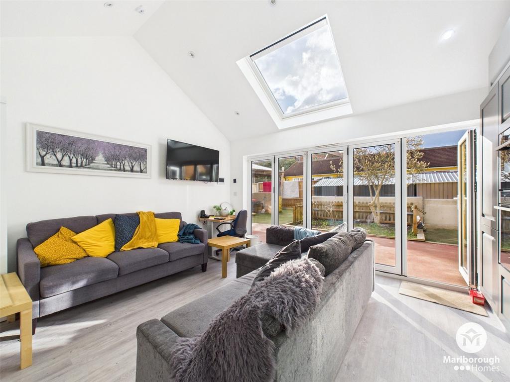 St Barnabas Road, Woodford, Essex, IG8 1 bed apartment - £1,400 pcm (£ ...