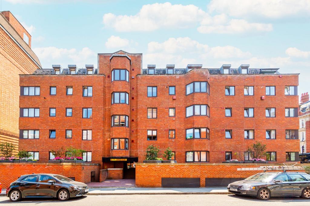 Petyward, Marlowe Court, SW3 2 bed flat - £3,750 pcm (£865 pw)