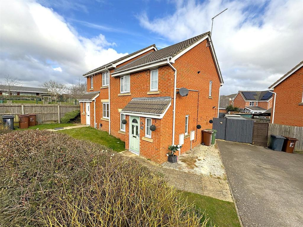 Catterick Close, Corby NN18 3 bed semi-detached house - £219,995