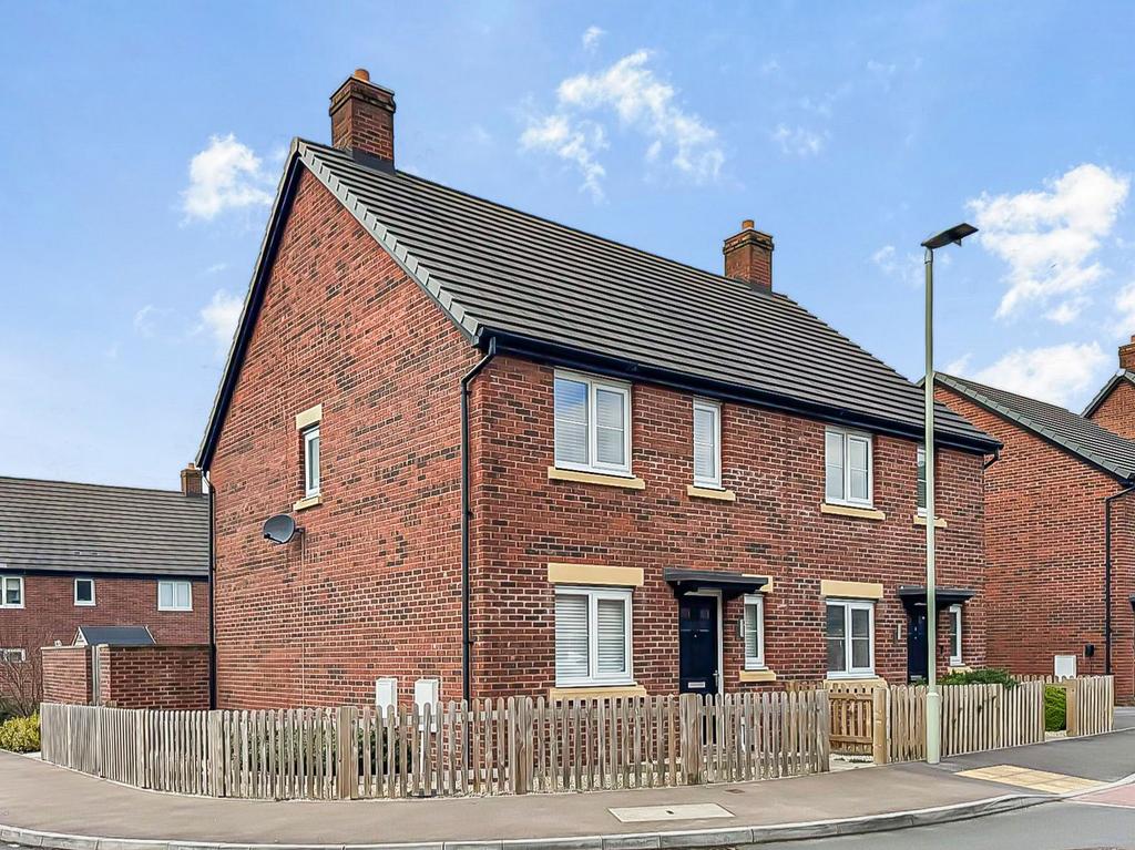 Hunts Grove, Gloucester GL2 3 bed semi-detached house - £285,000