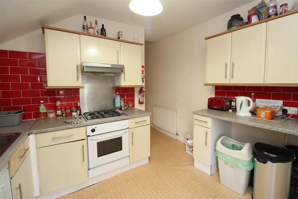 Gordon Road, Cardiff CF24 4 bed flat - £2,200 pcm (£508 pw)