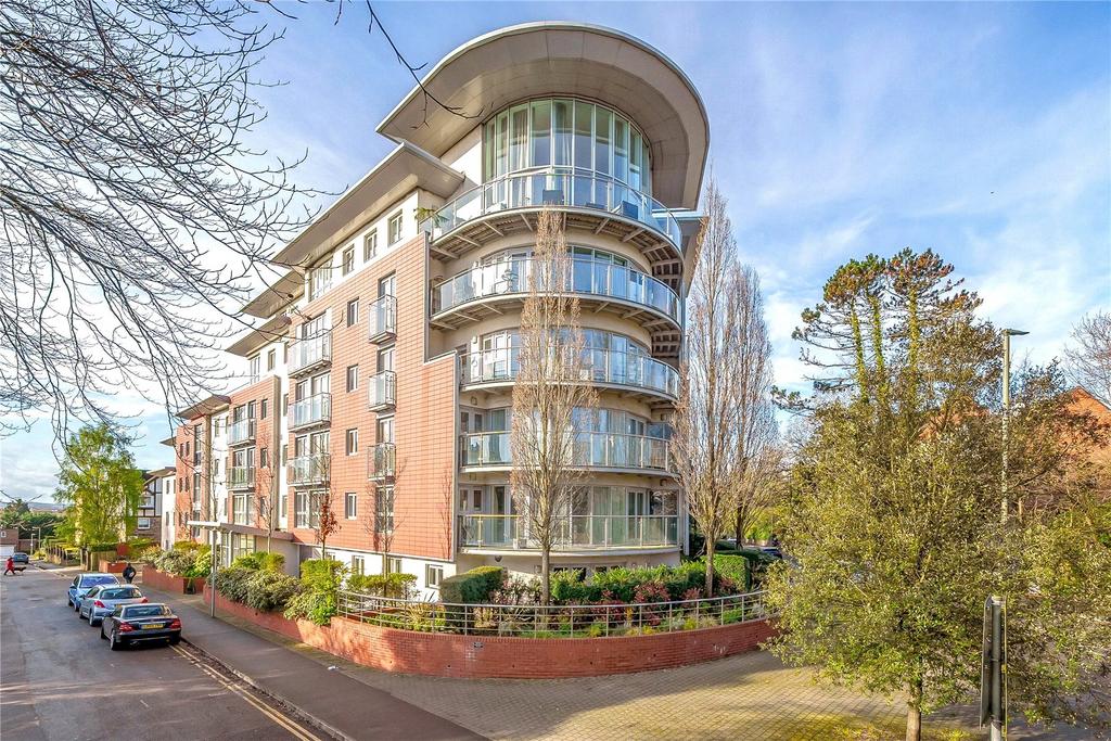 Constitution Hill, Surrey GU22 2 bed flat - £300,000