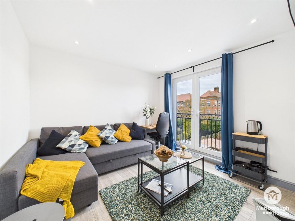 St Barnabas Road, Woodford, Essex, IG8 1 bed apartment - £1,400 pcm (£ ...