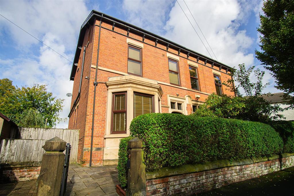Large Room to Let on Powis Road, Preston 1 bed in a house share - £595 ...