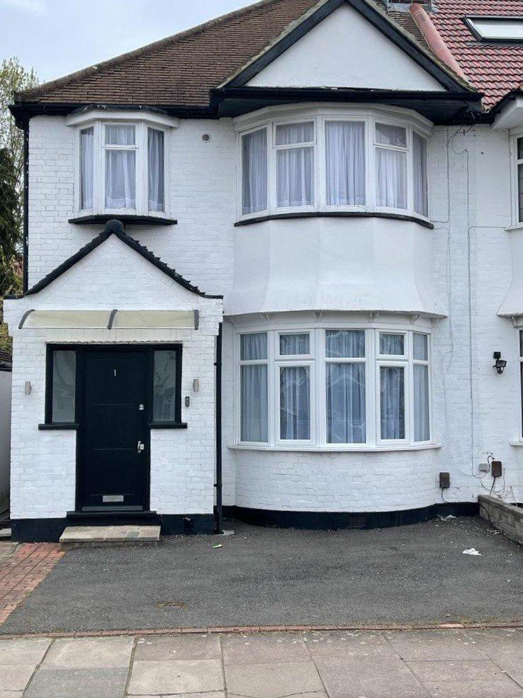 Edgware HA8 2 bed maisonette for sale - £399,950