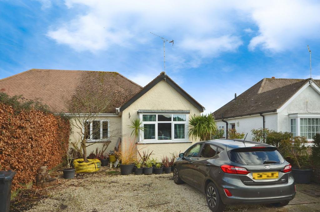 Gorse Avenue, Felpham, Bognor Regis 2 bed semi-detached bungalow for ...