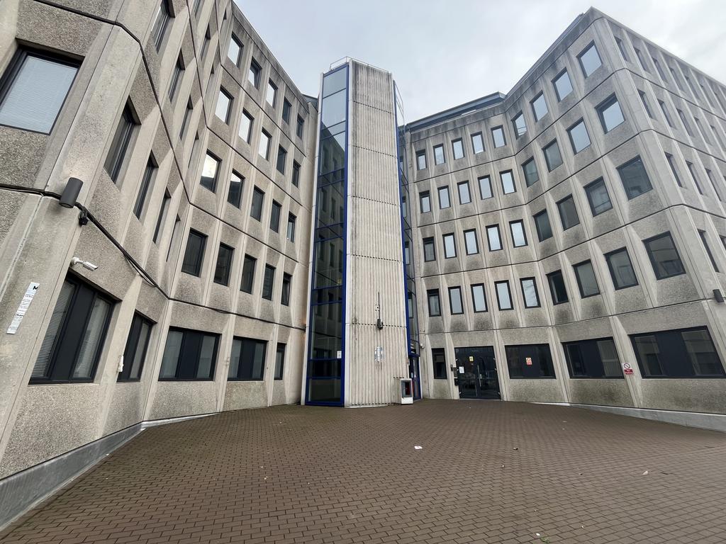 Touthill Close, PETERBOROUGH PE1 2 bed apartment - £1,000 pcm (£231 pw)