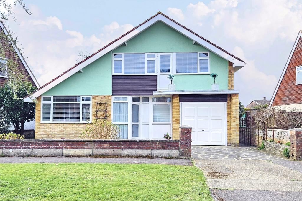 Eastcliff Close, Lee-On-The-Solent, PO13 3 bed detached house for sale - £615,000