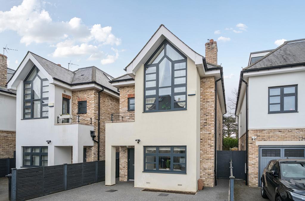 Ethan Drive, London, N2 4 bed detached house for sale - £1,250,000