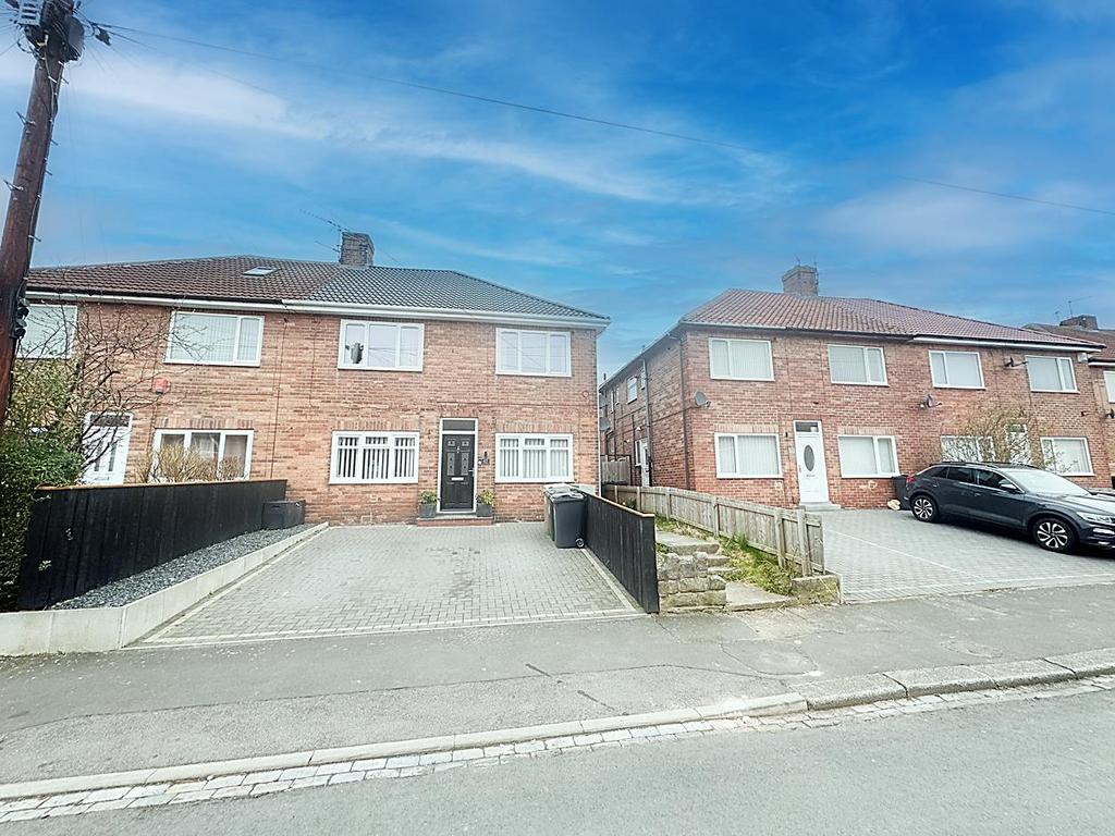 Sydney Grove, Wallsend 2 bed flat - £90,000