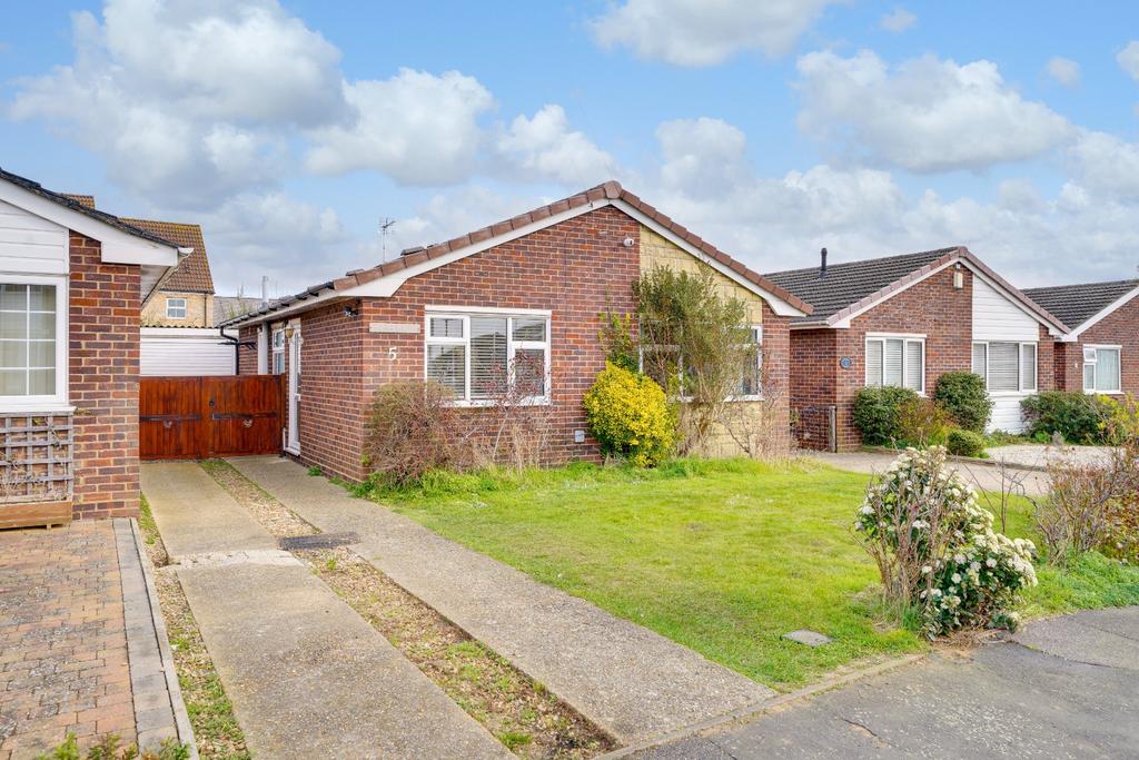 Church Leys, Fenstanton, Huntingdon... 2 bed detached bungalow for sale ...
