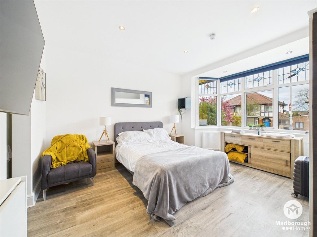 St Barnabas Road, Woodford, Essex, IG8 1 bed apartment - £1,400 pcm (£ ...