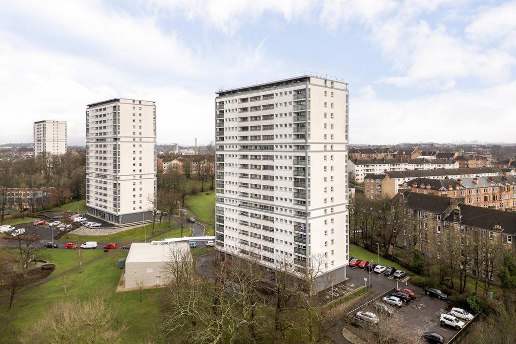 Broomhill Lane, Glasgow, G11 2 bed flat - £99,000
