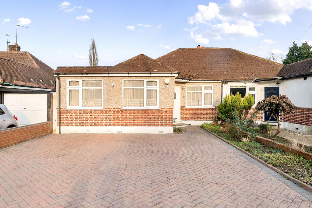 Gerrard Gardens, Pinner, Middlesex 3 bed bungalow - £625,000